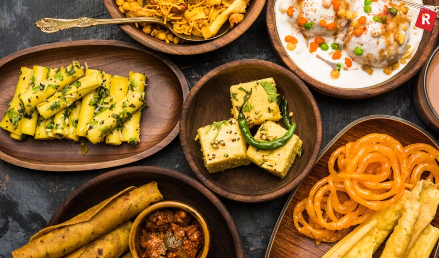 The Ultimate Gujarati Thali Guide: 15+ Dishes & Secrets for 2025